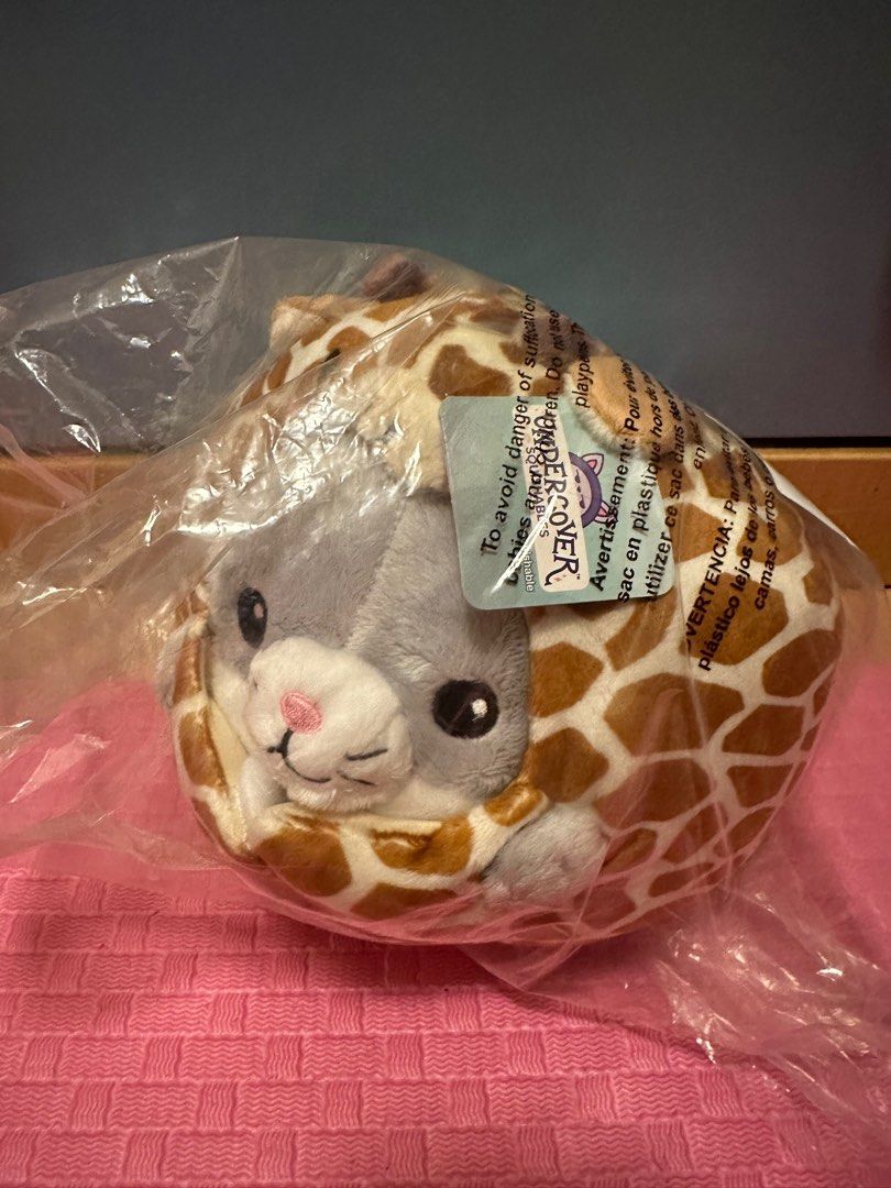 Squishable系列 Undercover Kitty in Giraffe 藏在長頸鹿內的小貓 公仔 約20x20cm, 興趣及遊戲, 玩具 & 遊戲類 - Carousell