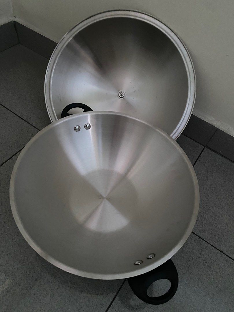 Tupperware universal wok 38cm, Furniture & Home Living, Kitchenware ...