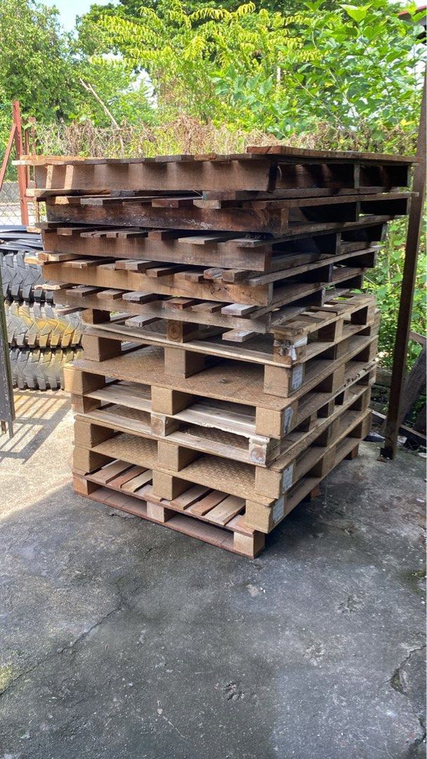 Wood pallet/pallet kayu, Furniture & Home Living, Outdoor Furniture on ...