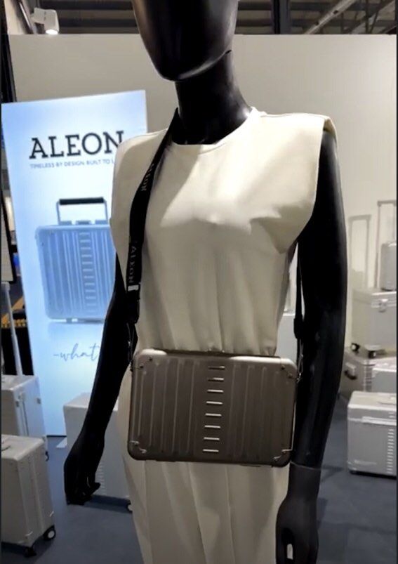 Aleon Aluminium Vanity Case (Almost new), Women's Fashion, Bags ...