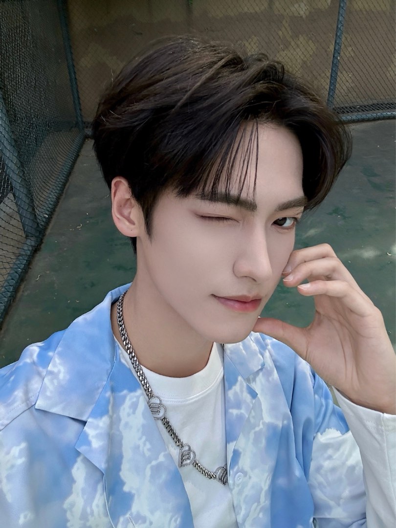 收江信熹Andrew 小卡 boyhood Loong9 樂華娛樂 亞洲超星團, 興趣及遊戲, 收藏品及紀念品, 韓流 - Carousell