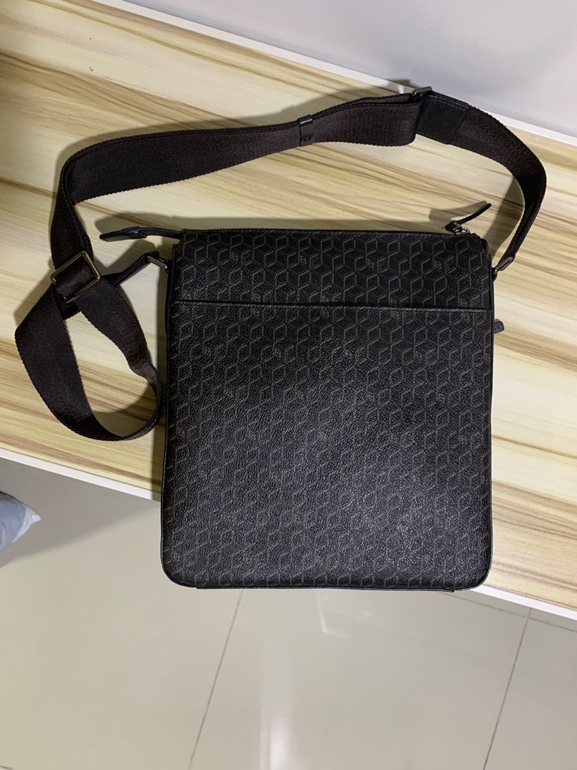 BEANPOLE Messenger Bag (Unisex), Luxury, Bags & Wallets on Carousell