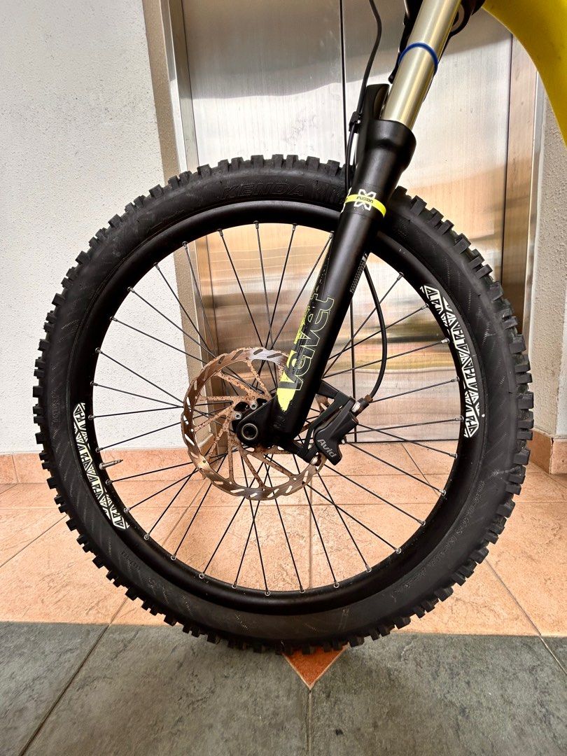 Commencal 24 inches kids full suspension, Sports Equipment, Bicycles ...
