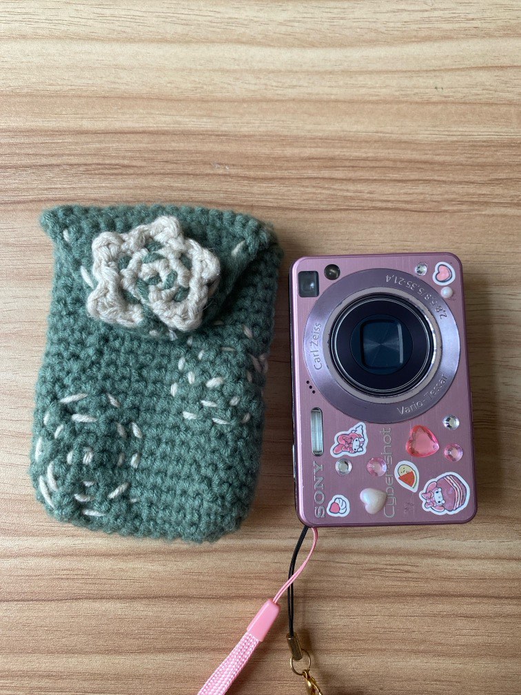 Crochet digital camera pouch/case, 徵收 - Carousell