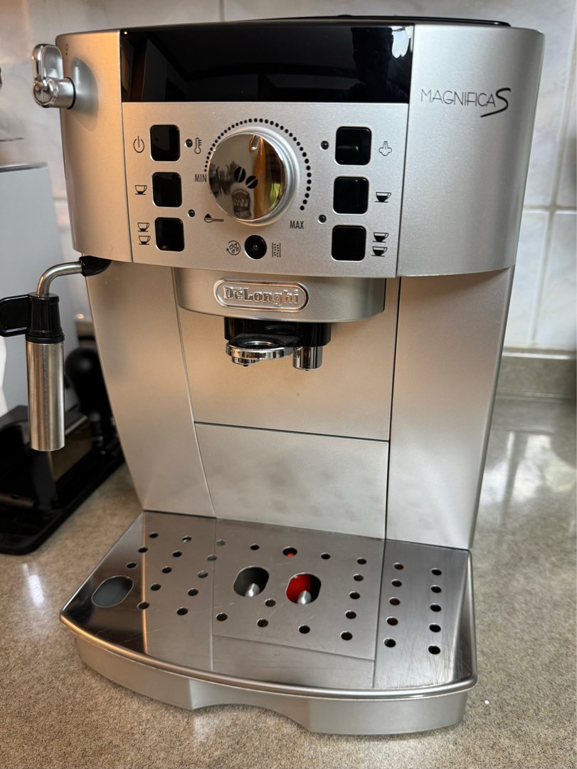 Delonghi Magnifica S Bean to Cup Espresso and Coffee Machine, TV & Home ...