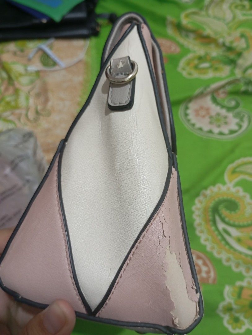 Elizabeth emsio pink defect, Fesyen Wanita, Tas & Dompet di Carousell