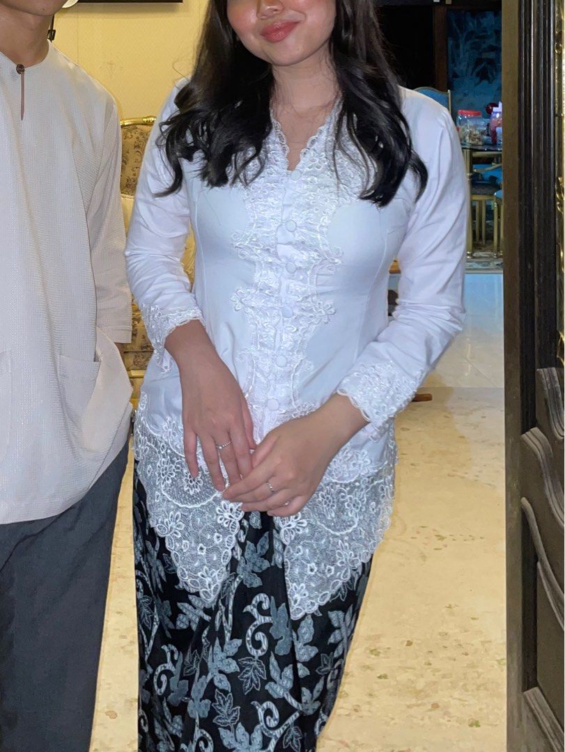 Kebaya white, Women's Fashion, Muslimah Fashion, Baju Kurung & sets on ...
