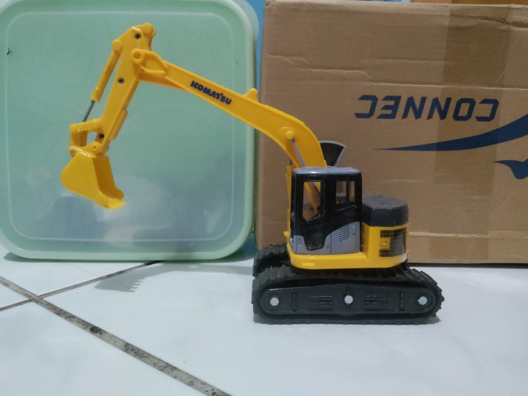 Komatsu Excavator, Hobbies & Toys, Toys & Games on Carousell