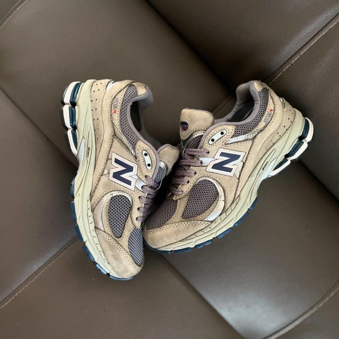 New Balance 2002R Light Grey, Fesyen Wanita, Sepatu di Carousell