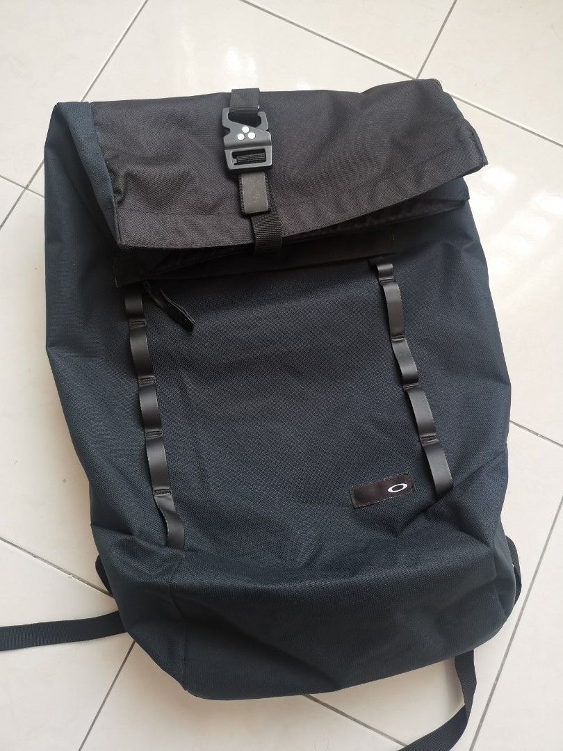 OAKLEY Voyage 23L Roll Top Tactical Backpack, Men's Fashion, Bags ...