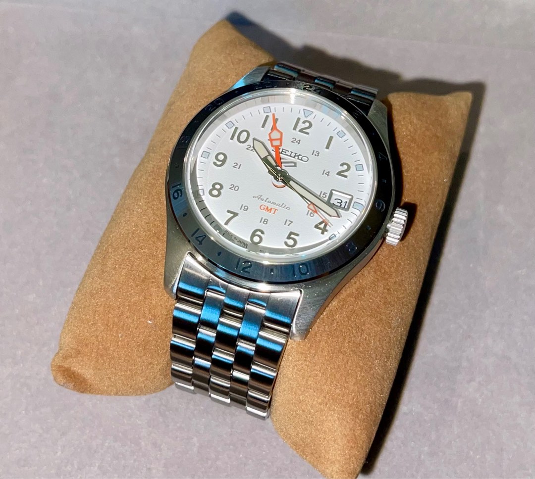 SEIKO 5 GMT SBSC009, 名牌, 手錶 - Carousell