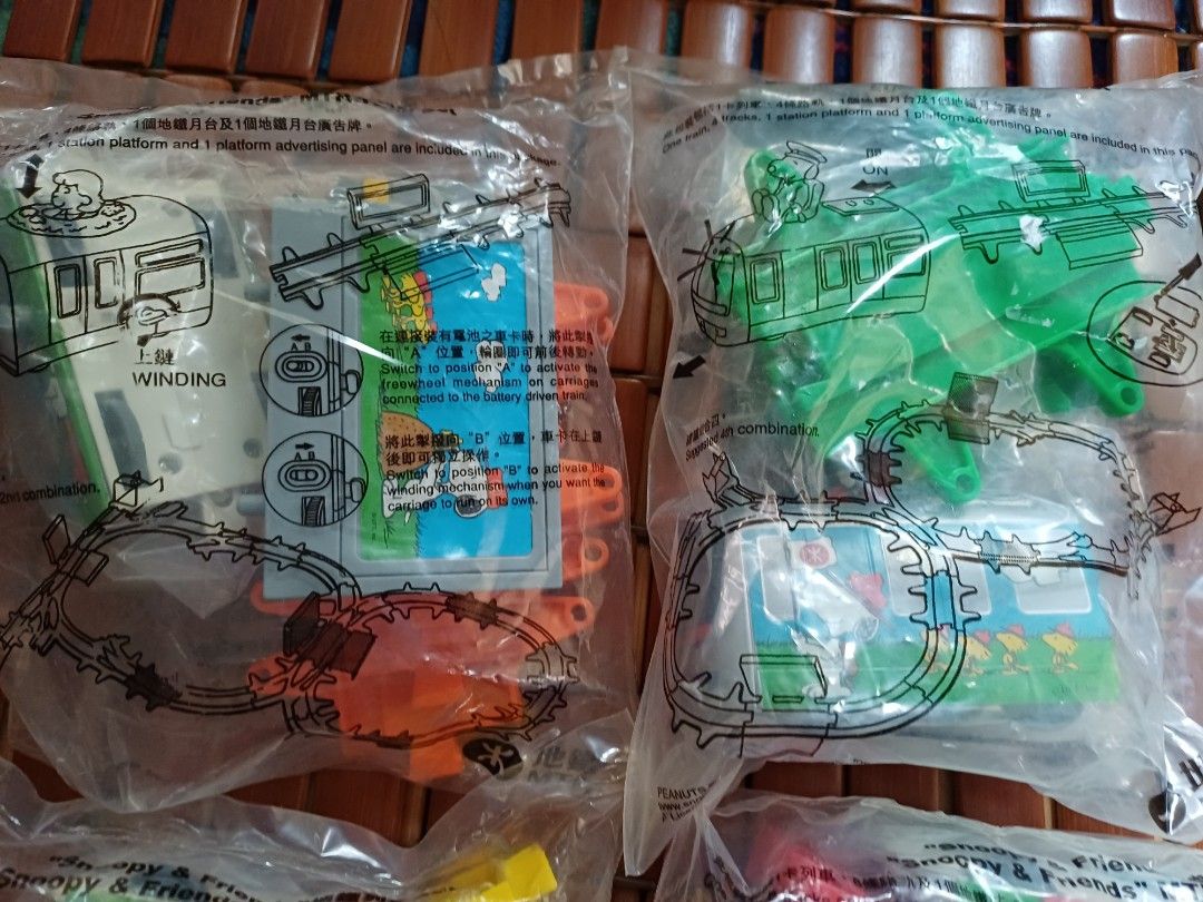Snoopy & Friends MTR Train Set x 4, 興趣及遊戲, 旅行, 旅遊 - 旅行必需品及用品 - Carousell