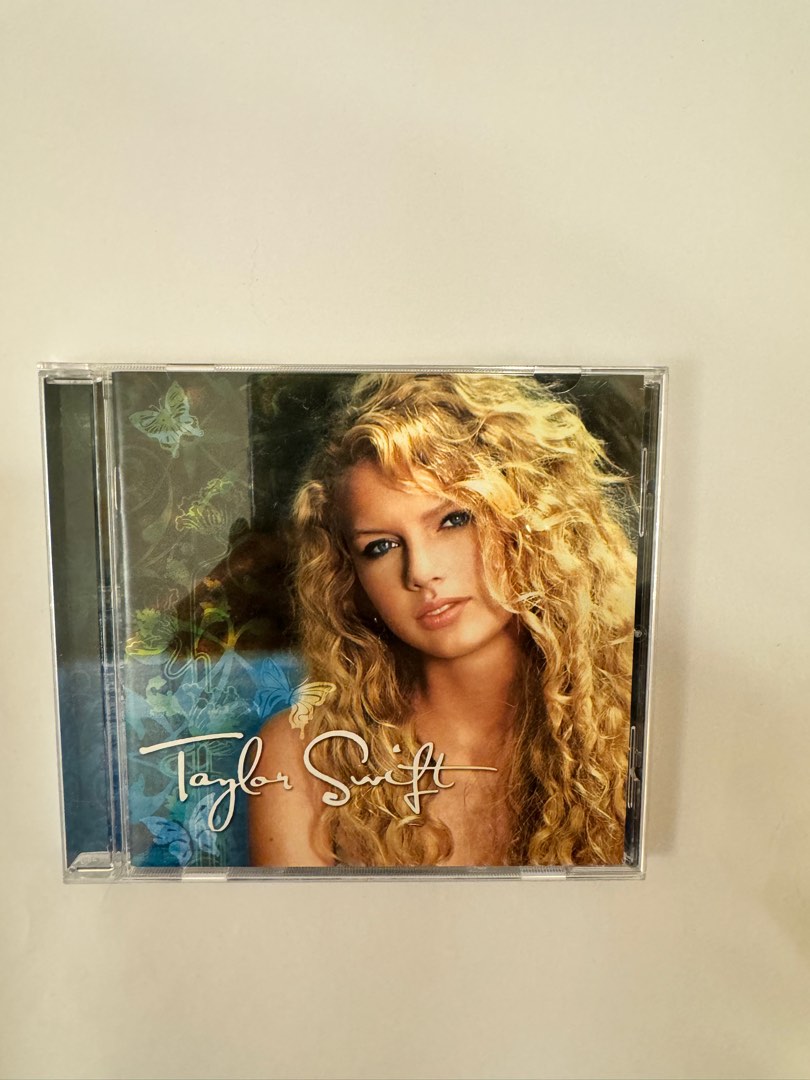 Taylor Swift CD, 興趣及遊戲, 音樂、樂器 & 配件, 音樂與媒體 - CD 及 DVD - Carousell