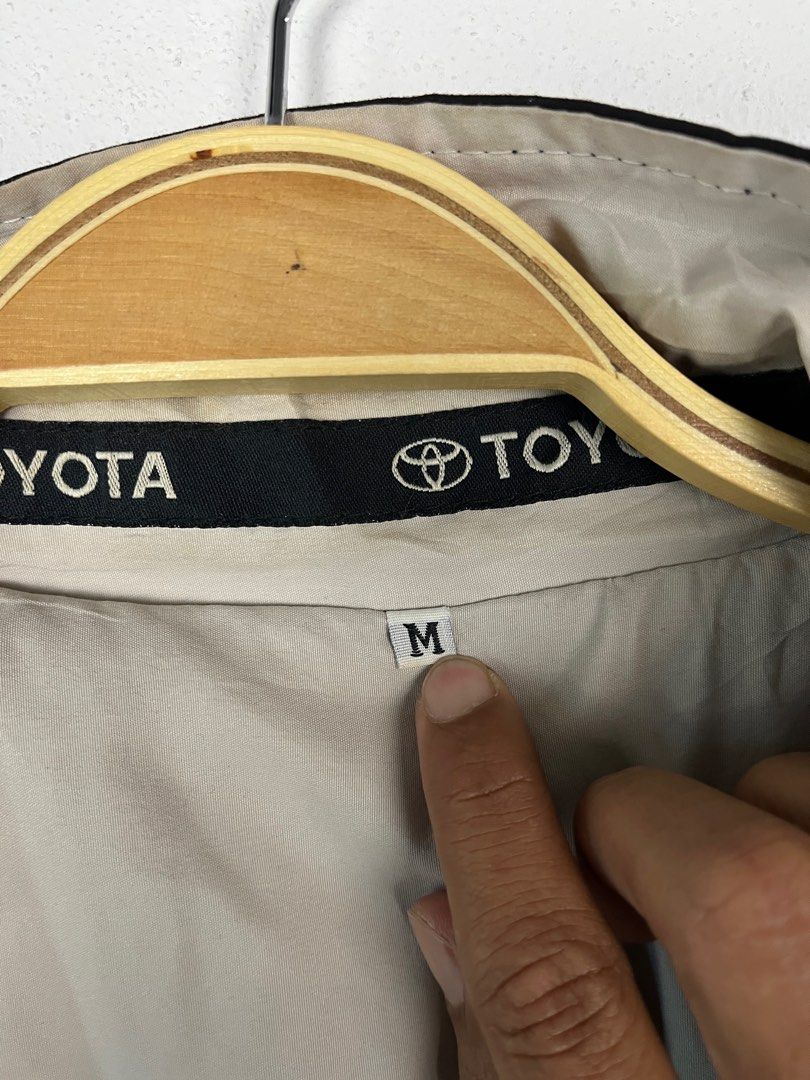 Toyota Hilux 4WD Baggy Jacket, Men's Fashion, Coats, Jackets and ...