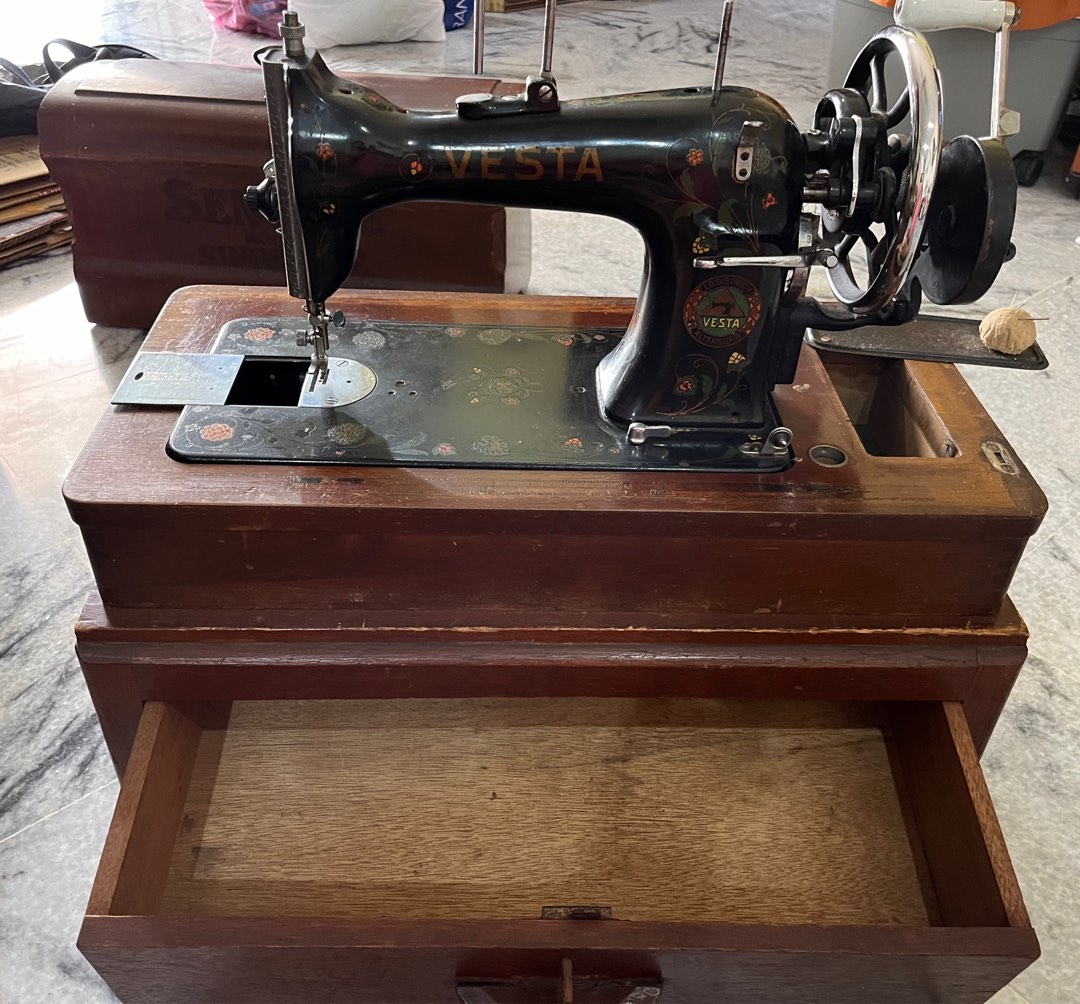 Vesta Germany Vintage Sewing Machine System 705, Hobbies & Toys, Collectibles & Memorabilia ...