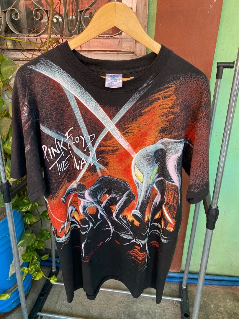 VINTAGE PINK FLOYD THE WALL GAS MASK & HAMMER, Men's Fashion, Tops ...