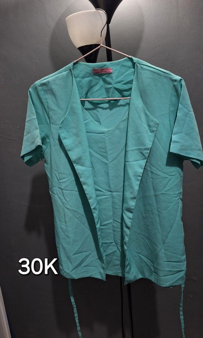baju warna cyan wanita, Fesyen Wanita, Pakaian Wanita, Atasan di Carousell