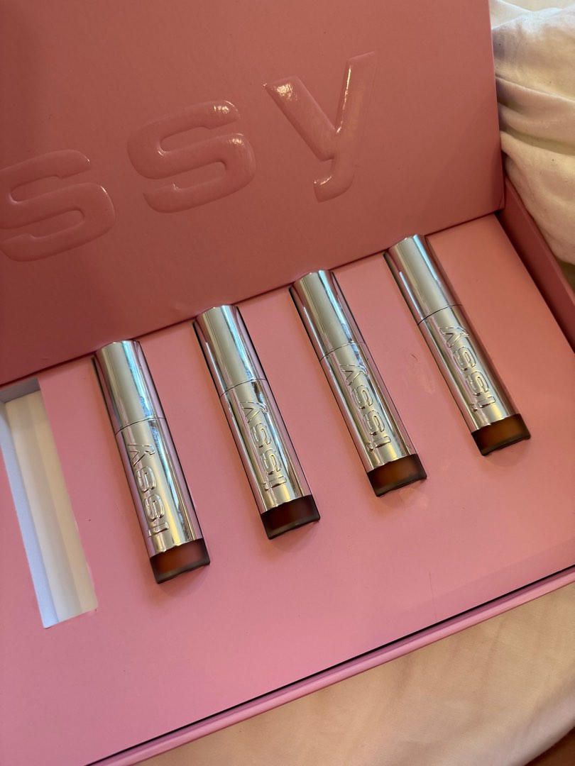 ISSY Gelee lip tints, Beauty & Personal Care, Face, Makeup on Carousell