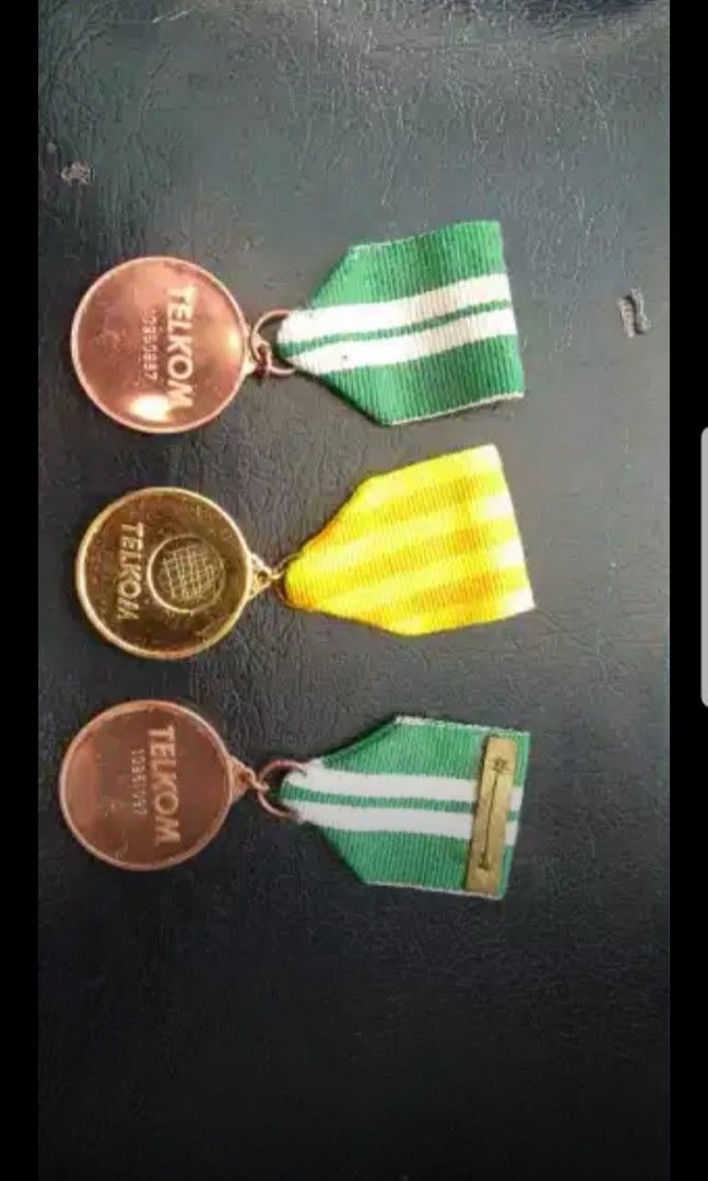 Mendali telkom antik, Antik, Pajangan di Carousell