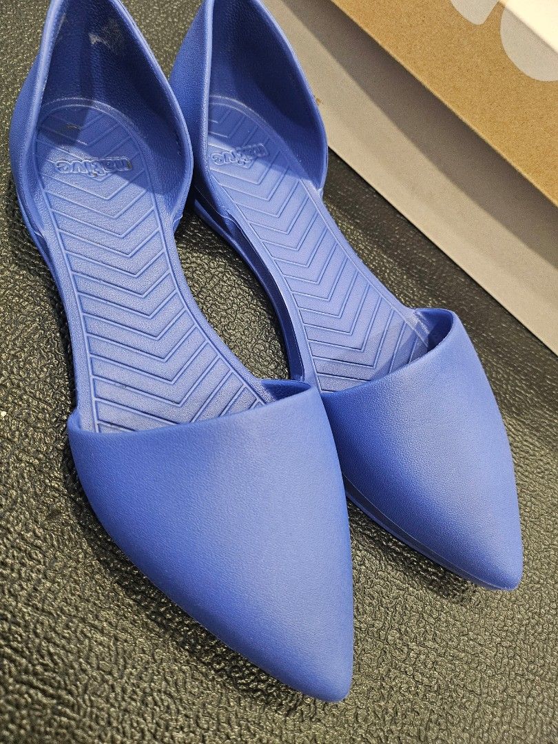 Native Audrey UV Blue, Women's Fashion, Footwear, Flats on Carousell