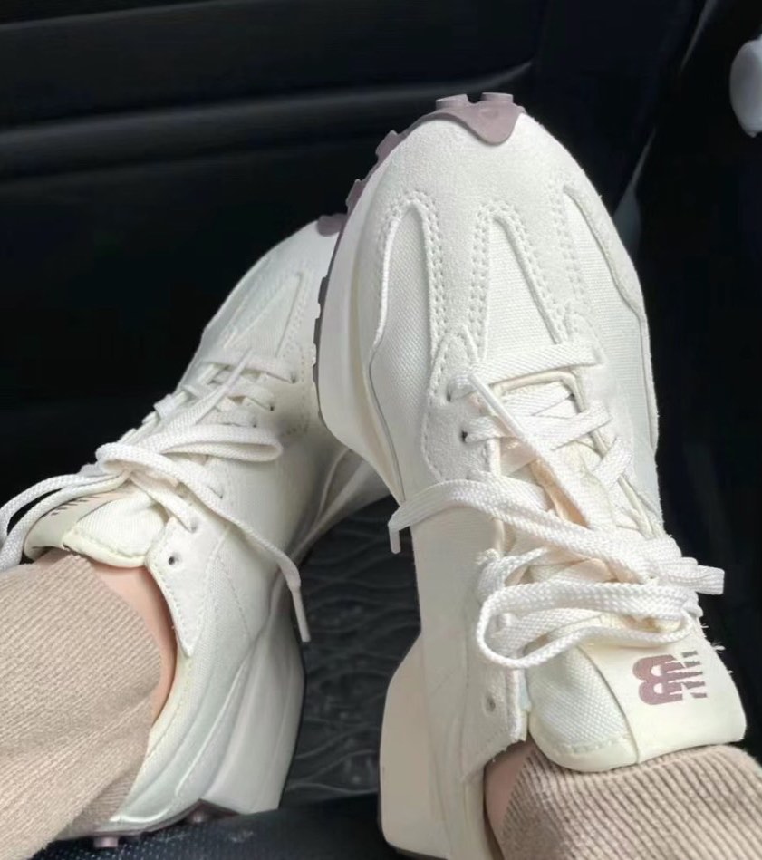 New balance 327 WS327FB 海鹽燕麥 燕麥巧克力 奶杏色 海鹽白 米白 麂皮, 她的時尚, 鞋類, 運動鞋、球鞋在旋轉拍賣