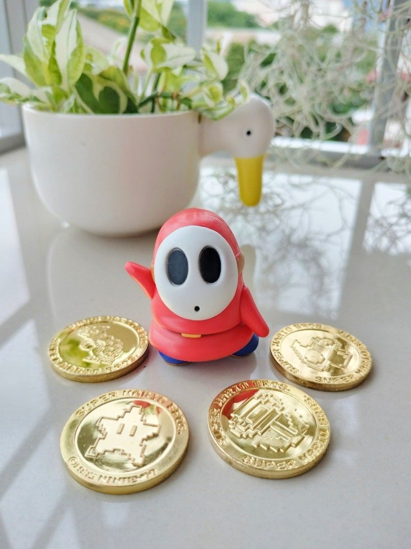 Nintendo Super Mario _Shy guy (Maskache) +Plastic gold coin, Babies ...
