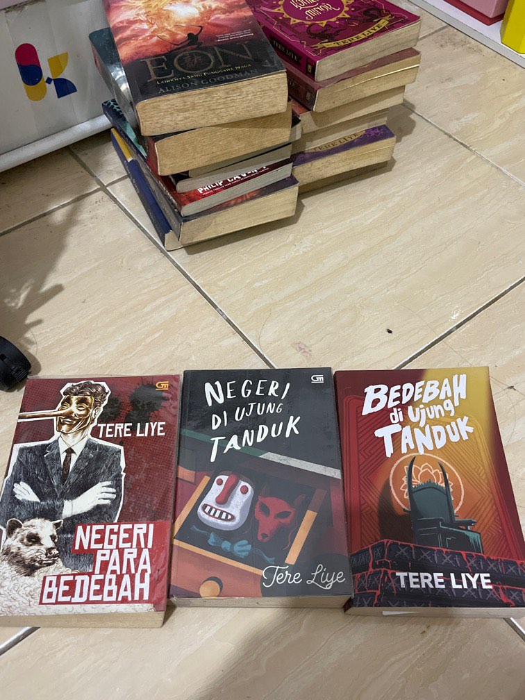 Novel Negeri Di Ujung Tanduk / Bedebah Di Ujung Tanduk / Negeri Para ... Novel Negeri Di Ujung Tanduk / Bedebah Di Ujung Tanduk / Negeri Para ...