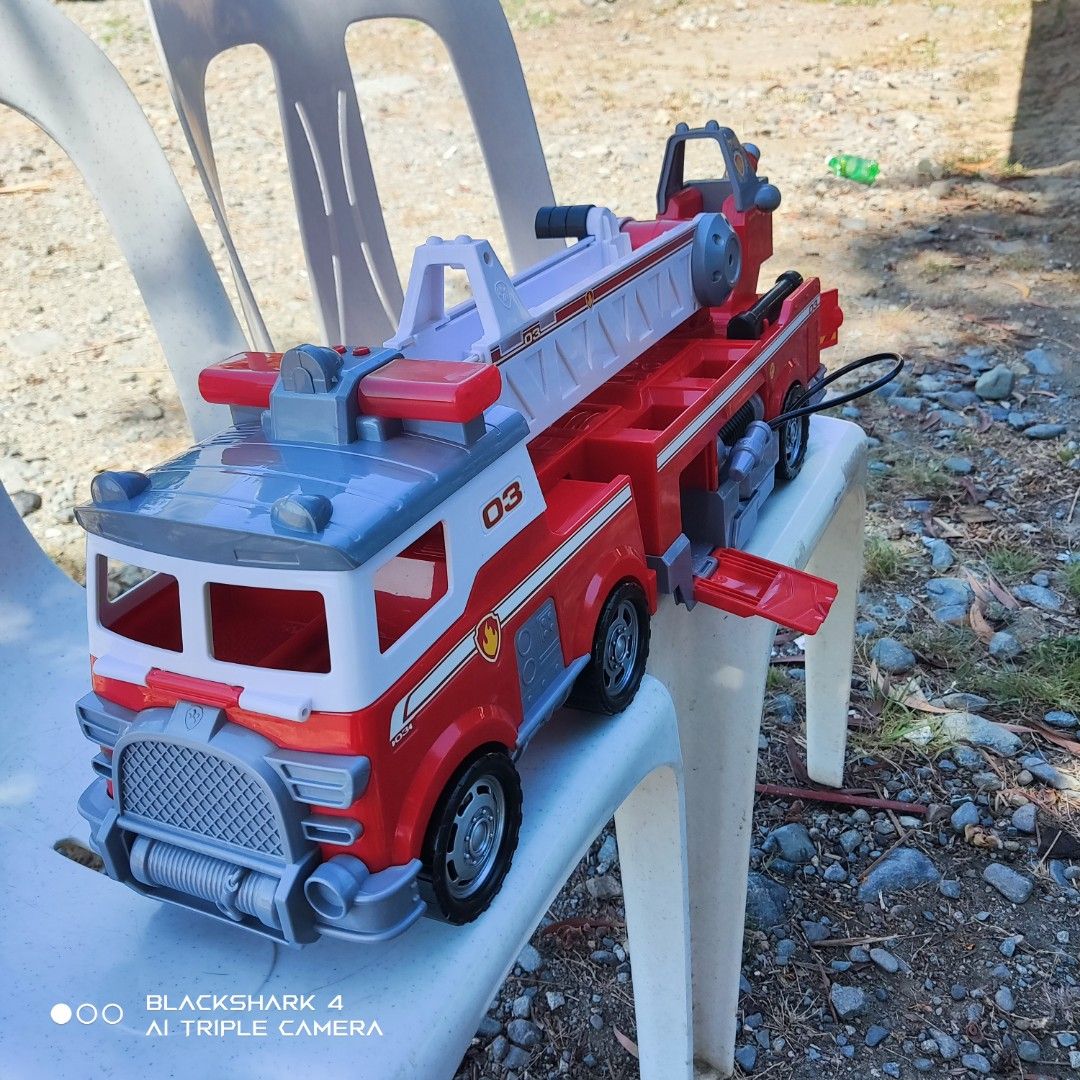 Paw Patrol Marshall Ultimate Rescue Fire Truck Extending Ladder ...