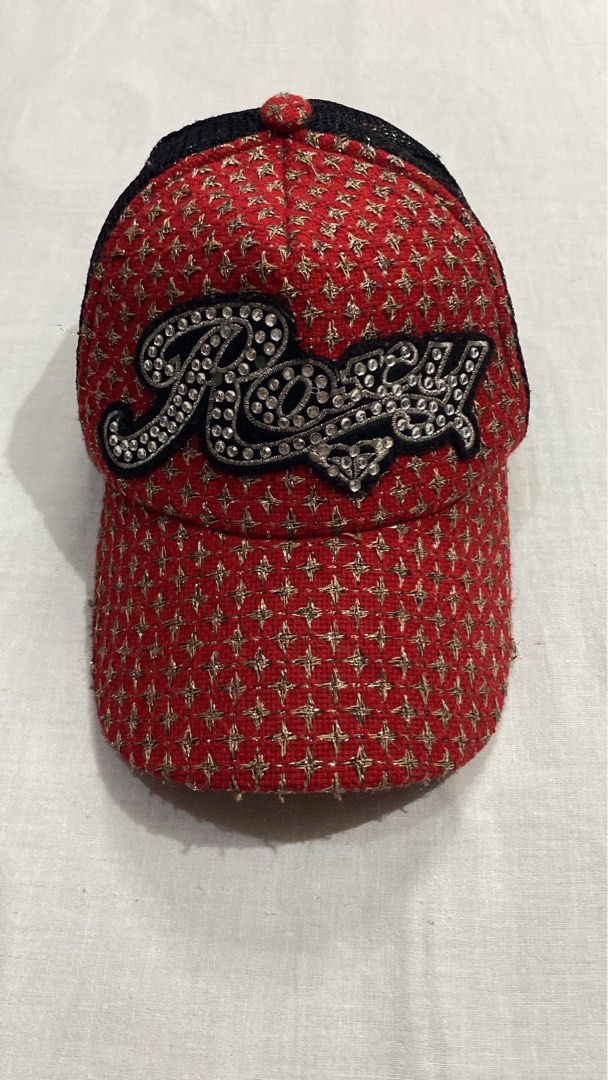 Red roxy cap, Men's Fashion, Watches & Accessories, Caps & Hats on ...