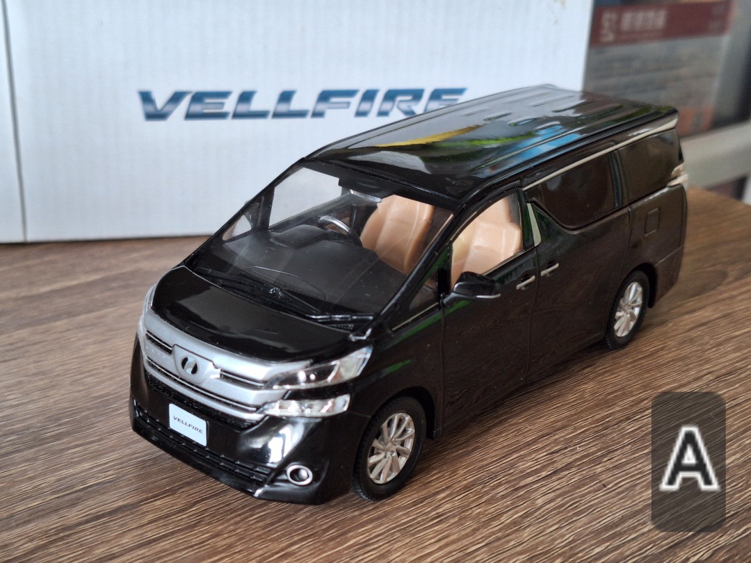 Toyota Vellfire MPV car model 模型車 1/30, 興趣及遊戲, 玩具 & 遊戲類 - Carousell