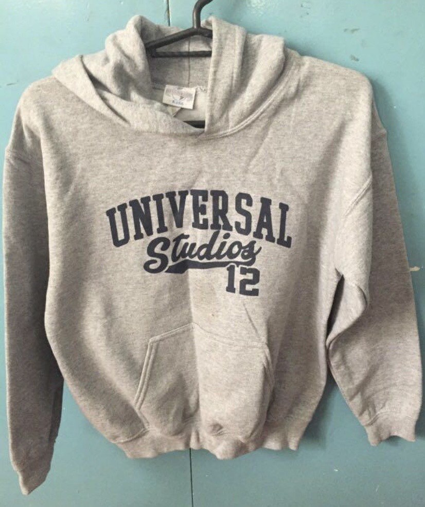 UNIVERSAL STUDIOS Sweater with hoodie for kids 400 pesos original ...