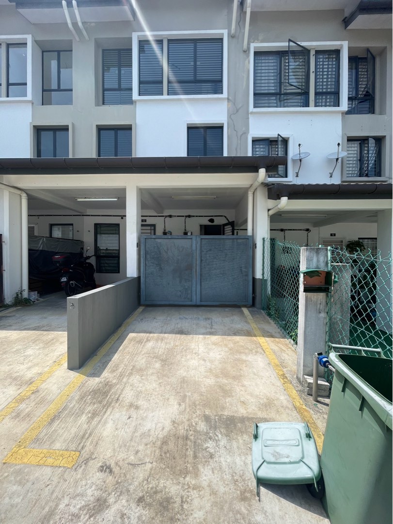 2 Storey Landed Townhouse FREEHOLD GATED, Property, For Sale on Carousell