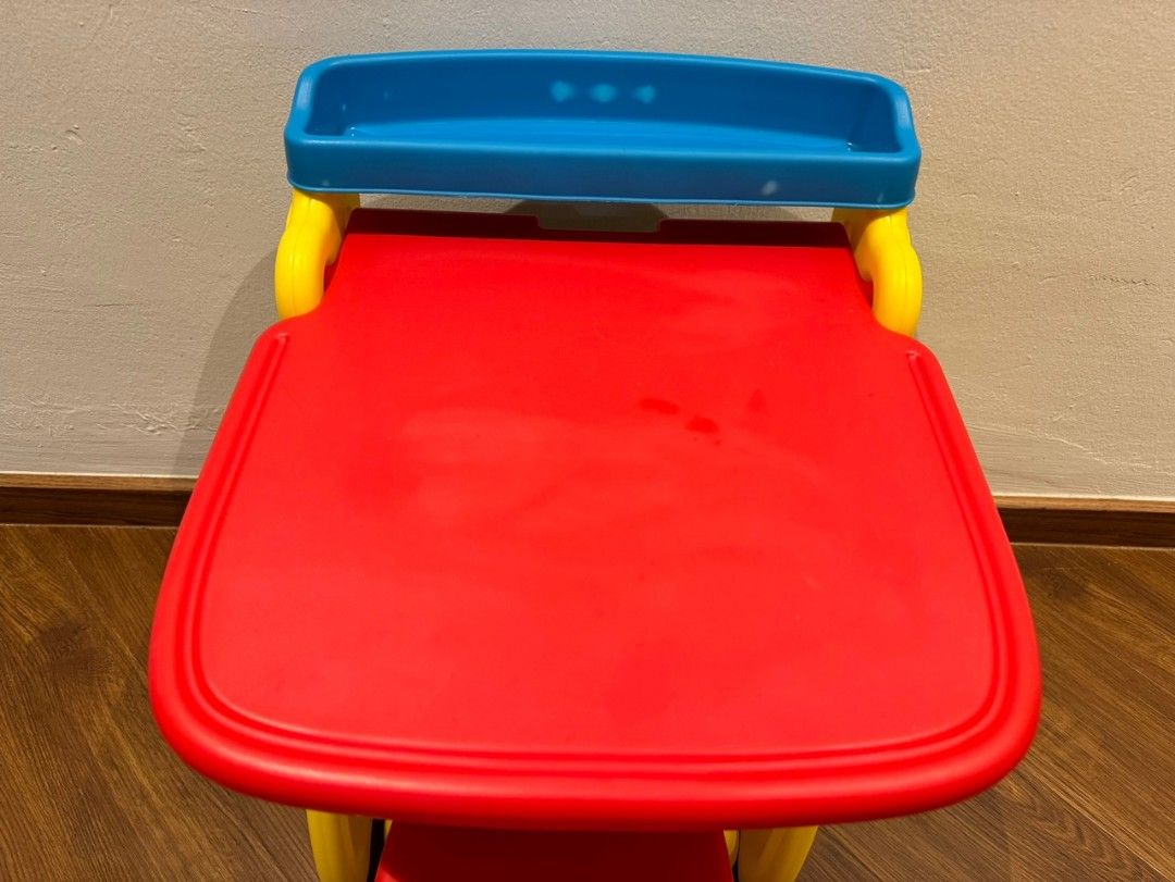 Crayola table & chair, Hobbies & Toys, Toys & Games on Carousell