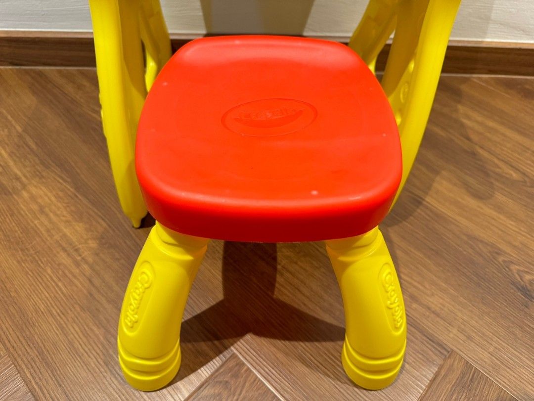 Crayola table & chair, Hobbies & Toys, Toys & Games on Carousell
