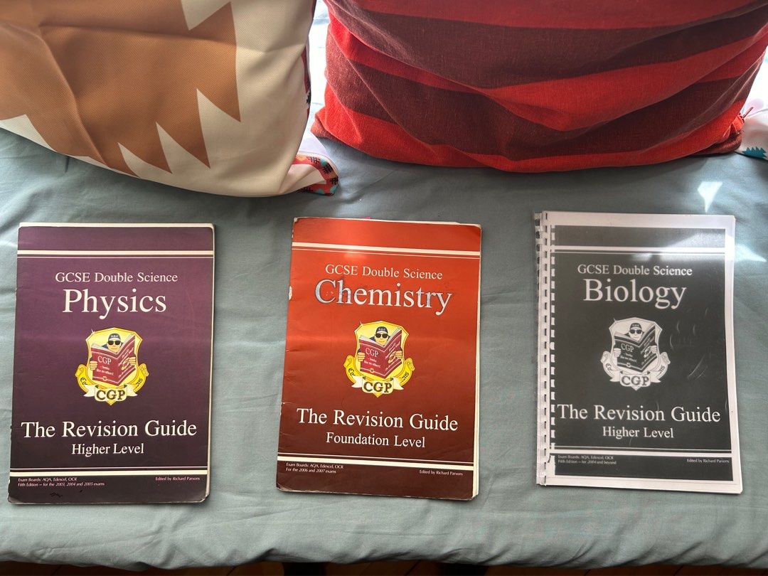 GCSE Double Science (Physics, Chemistry, Biology) Revision Guides, 傢俬 ...