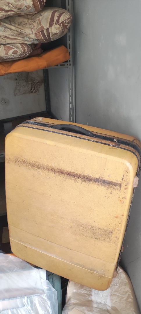 Koper warna kuning merk Samsonite, Serba Serbi, Others di Carousell