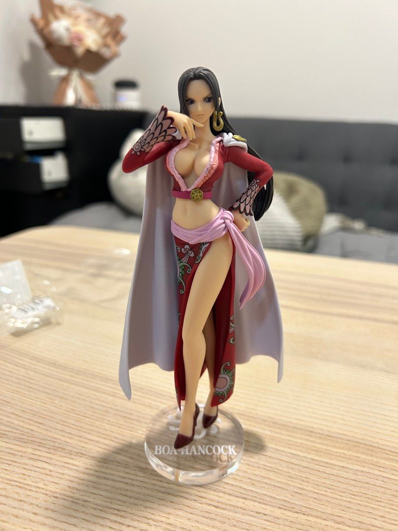 One piece banpresto Seven warlord figure. BWFC, DXF. Dracule Mihawk & Boa Hancock., Hobbies ...