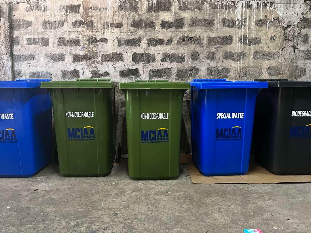 240 LITERS GARBAGE BIN W/ WHEELS, Commercial & Industrial, Construction ...