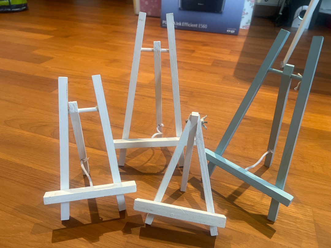 4 wooden picture stands, Hobbies & Toys, Stationery & Craft, Other ...