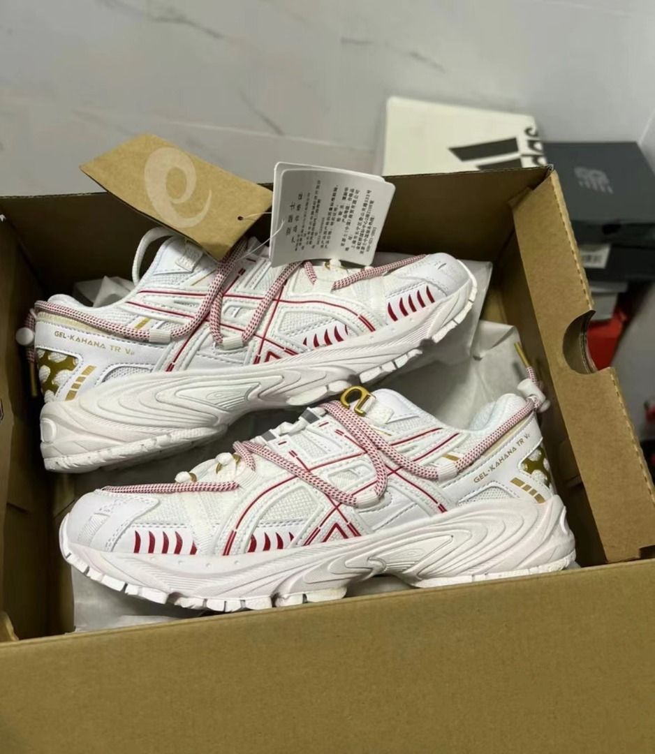 Asics gel-lajama tr v2 520戶外機能風 休閒鞋 櫻花粉, 女裝, 鞋, 波鞋 - Carousell