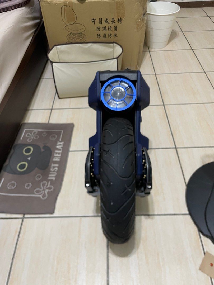 Begode A2 電動獨輪車(含推桿), 體育器材, 其他運動配件在旋轉拍賣