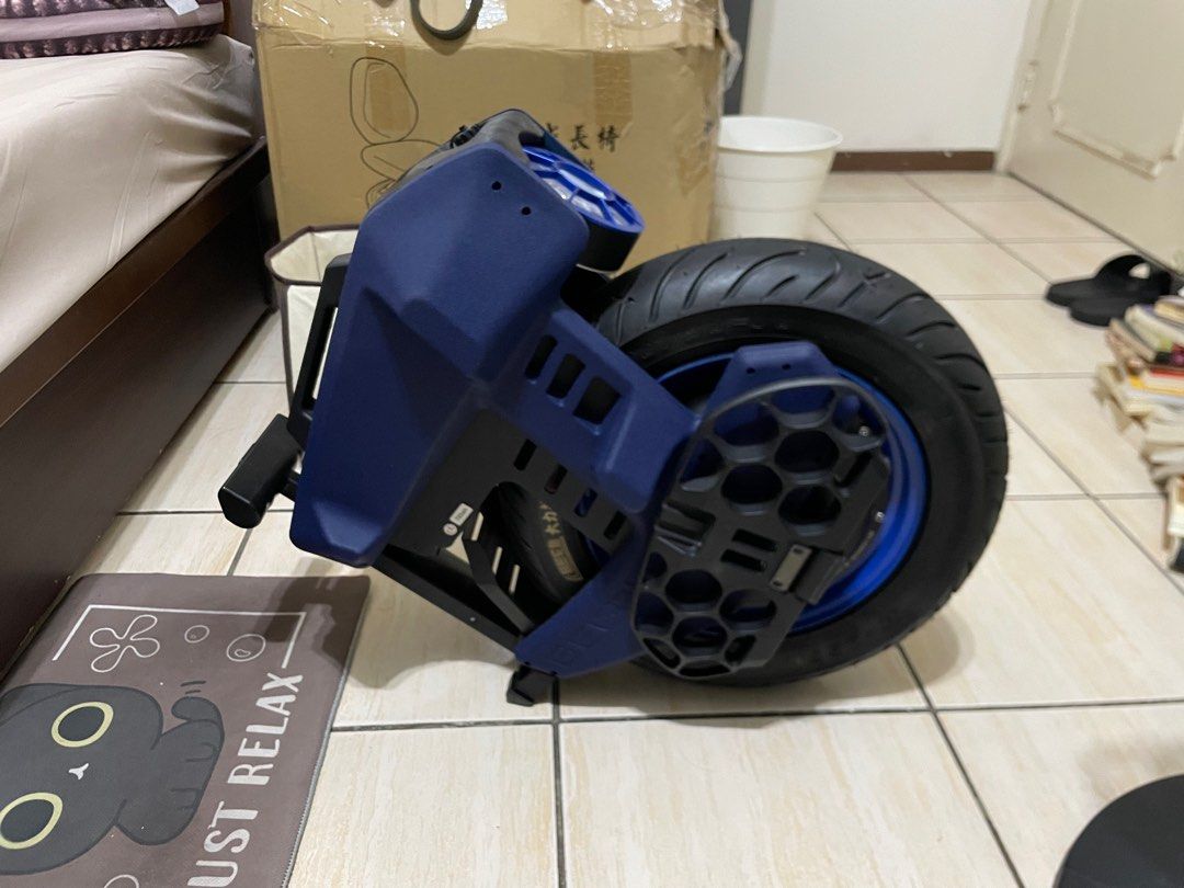 Begode A2 電動獨輪車(含推桿), 體育器材, 其他運動配件在旋轉拍賣