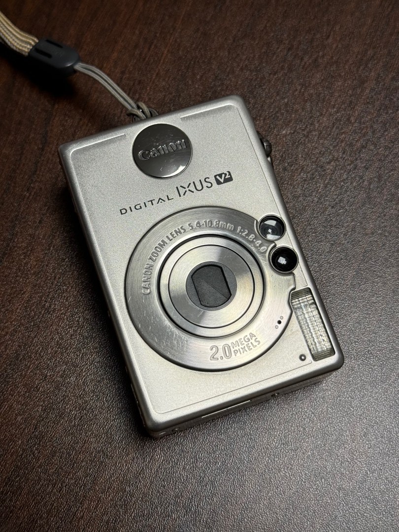 canon ccd數碼相機 ixus v2, 興趣及遊戲, 收藏品及紀念品, 古董收藏 - Carousell