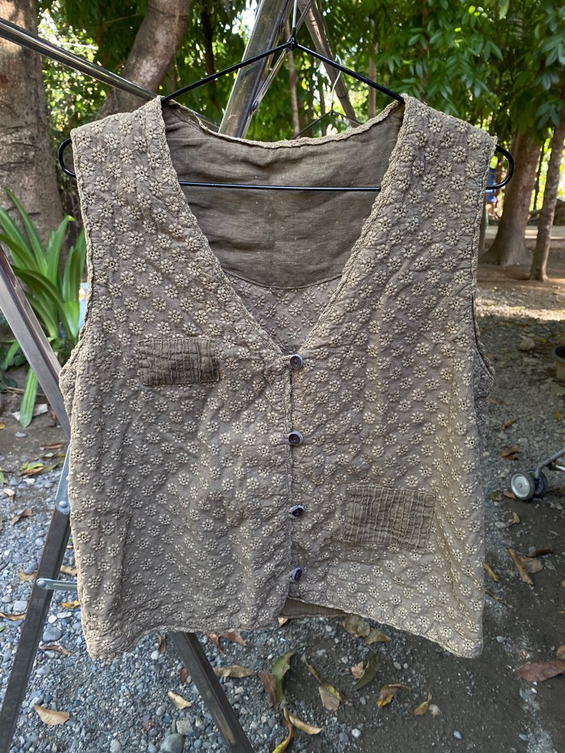 eyelet vest japan brand, Women's Fashion, Tops, Sleeveless on Carousell