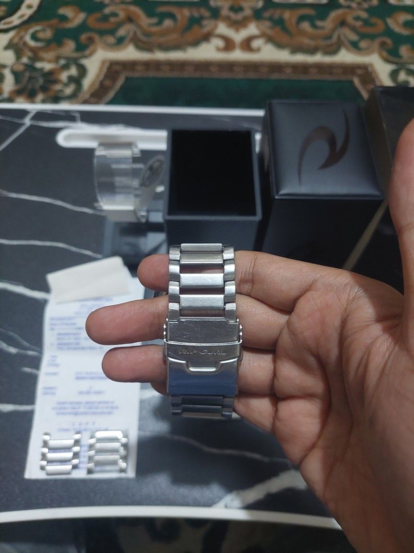 Jam Tangan Rip Curl R1 Automatic Limited Edition, Fesyen Pria, Jam ...