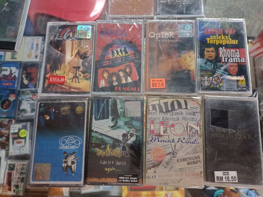 Kaset Lagu English Dan melayu, Hobbies & Toys, Music & Media, CDs & DVDs on Carousell