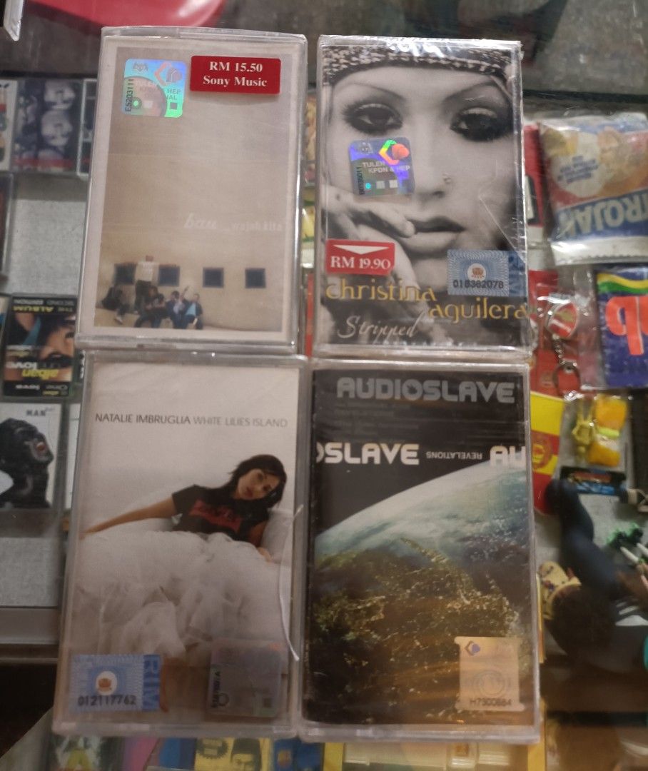 Kaset Lagu English Dan melayu, Hobbies & Toys, Music & Media, CDs & DVDs on Carousell
