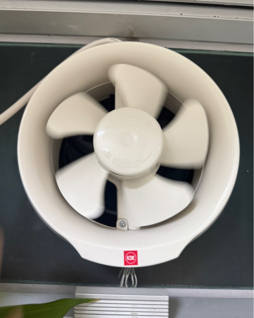 KDK 8吋窗口式抽氣扇 圓抽 圓形抽氣扇, 家庭電器, 轉插器及插頭 - Carousell