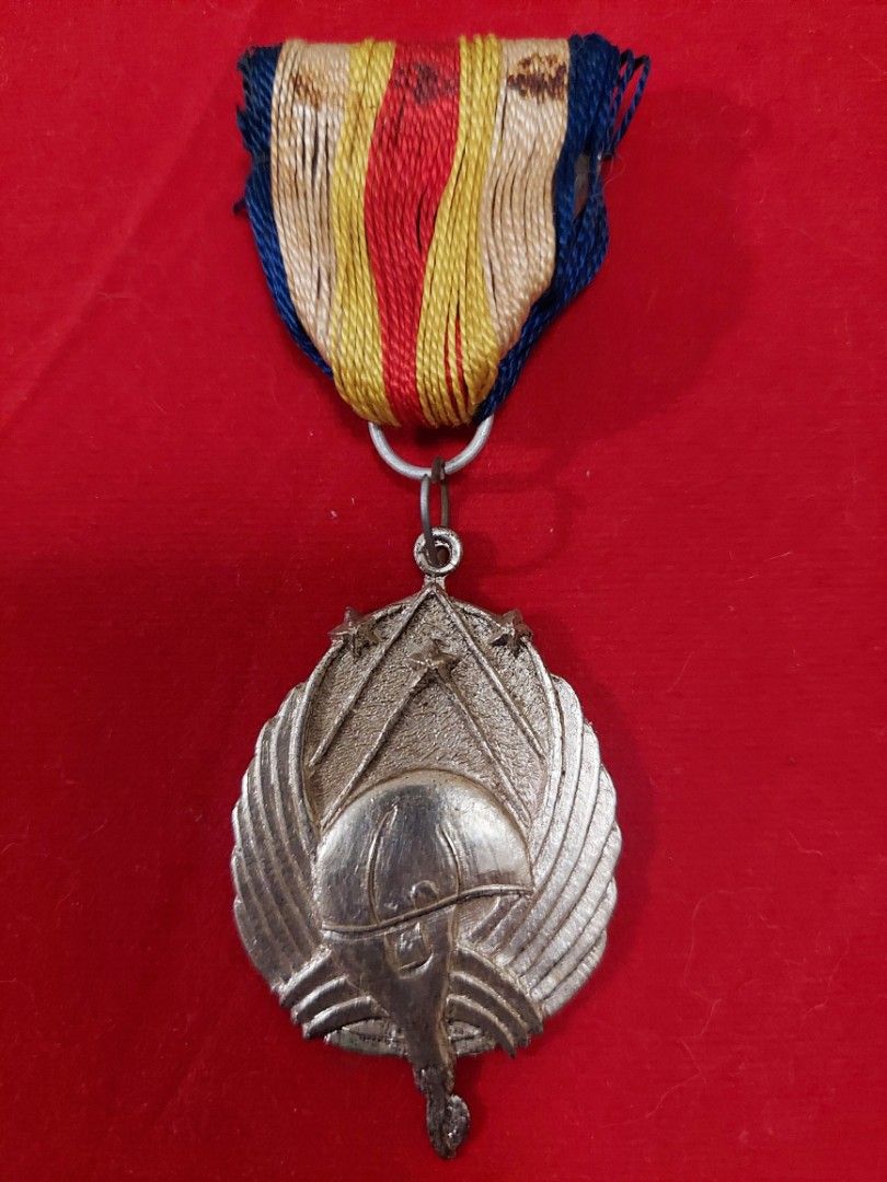 Medali Silver Wing Medal AB Filipina, Antik, Pajangan di Carousell