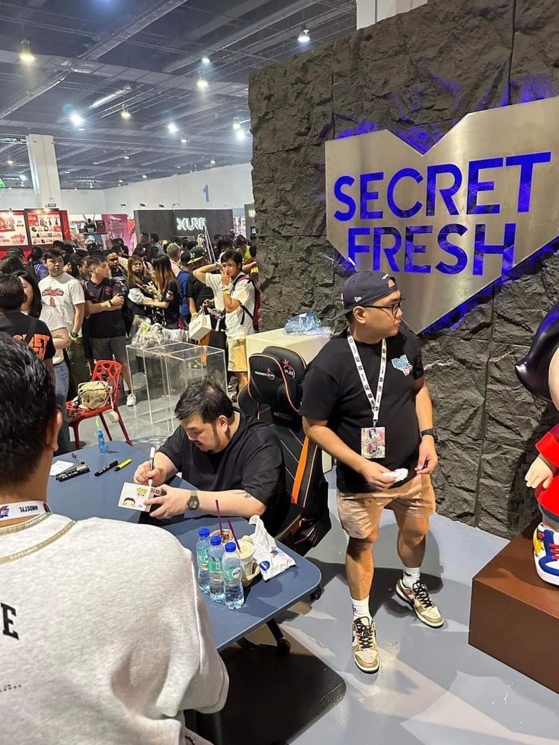 Secret Fresh Toycon Exclusive Big Boy ” BBC “ Cheng Gold Hoodie Funko ...